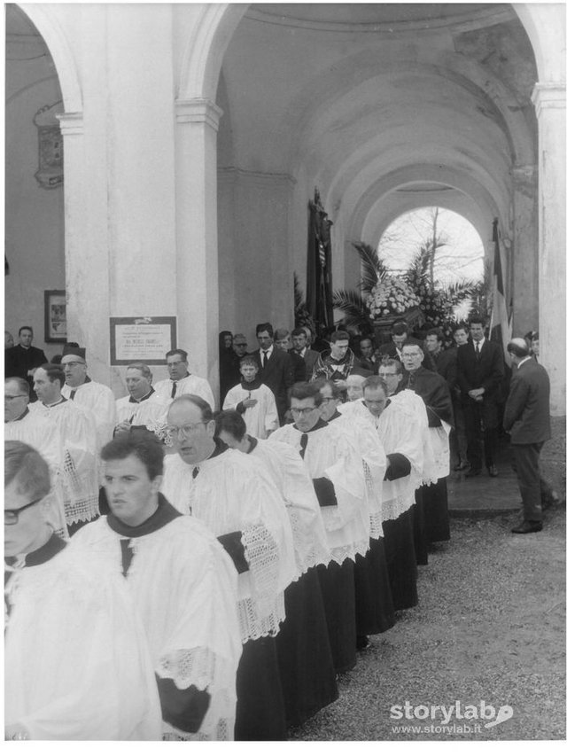 Funerali di Don Michele Paganelli | Storylab